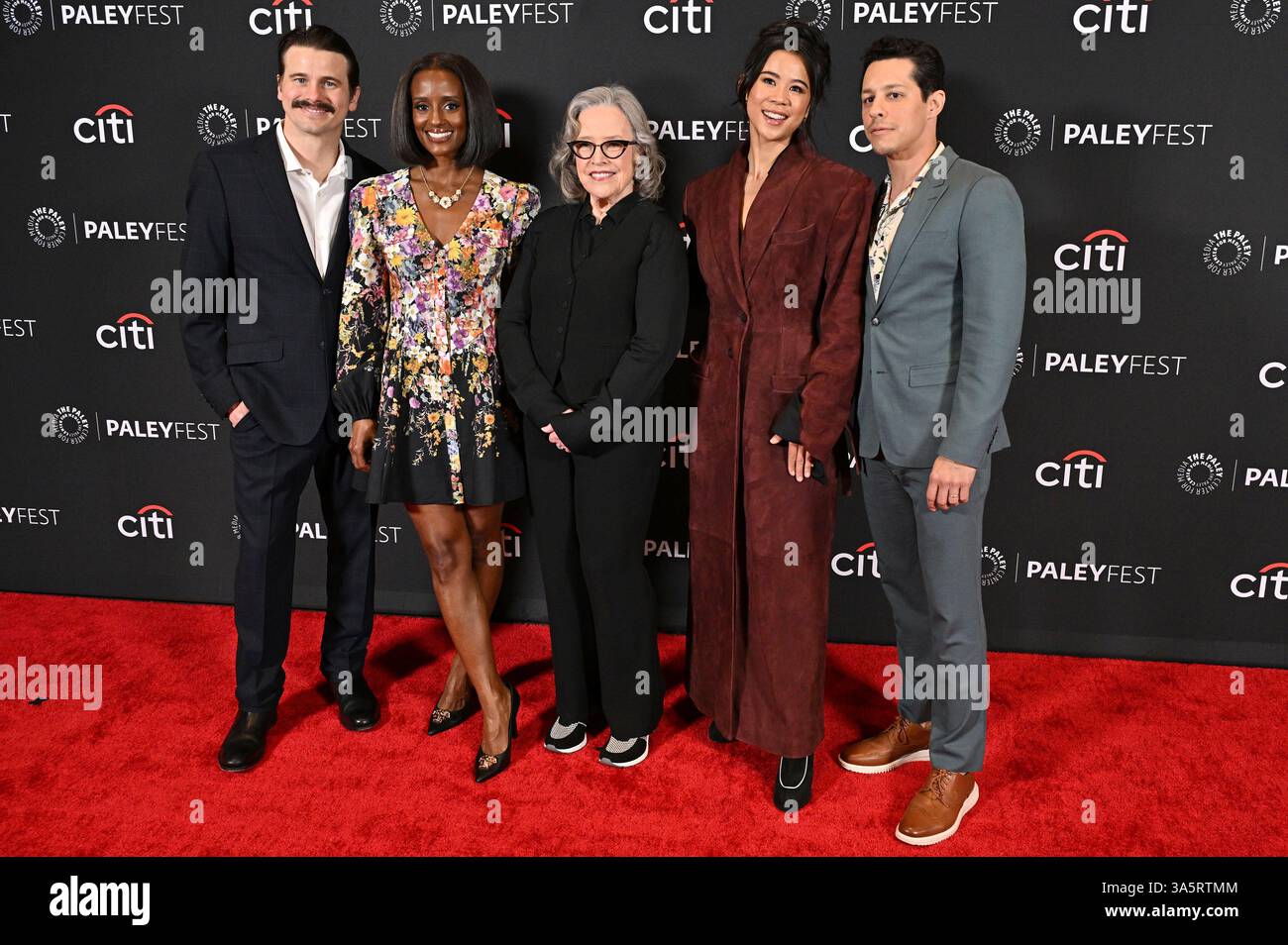 Jason Ritter, Skye P. Marshall, Kathy Bates, Leah Lewis und David Del ...