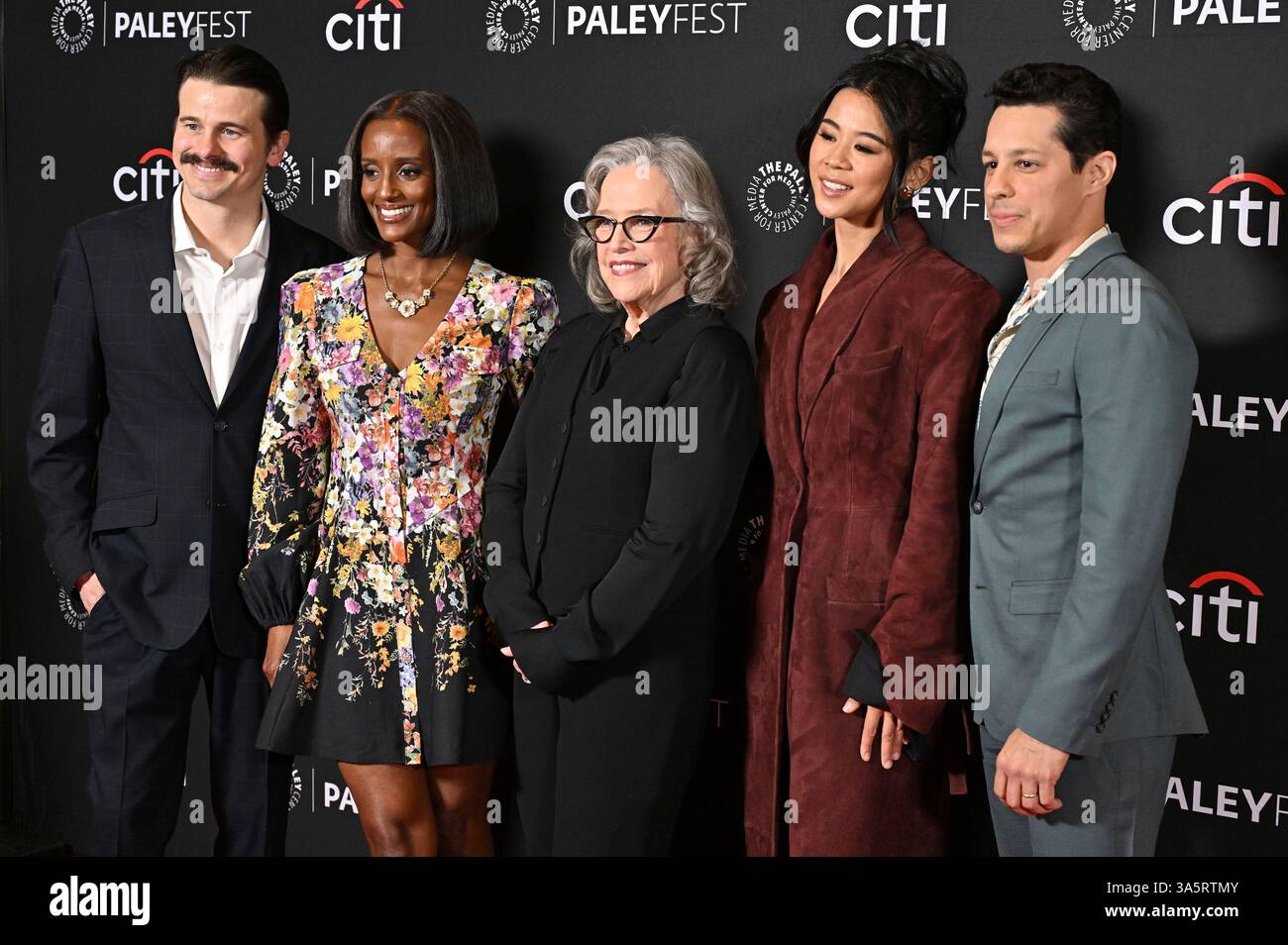 Jason Ritter, Skye P. Marshall, Kathy Bates, Leah Lewis und David Del ...