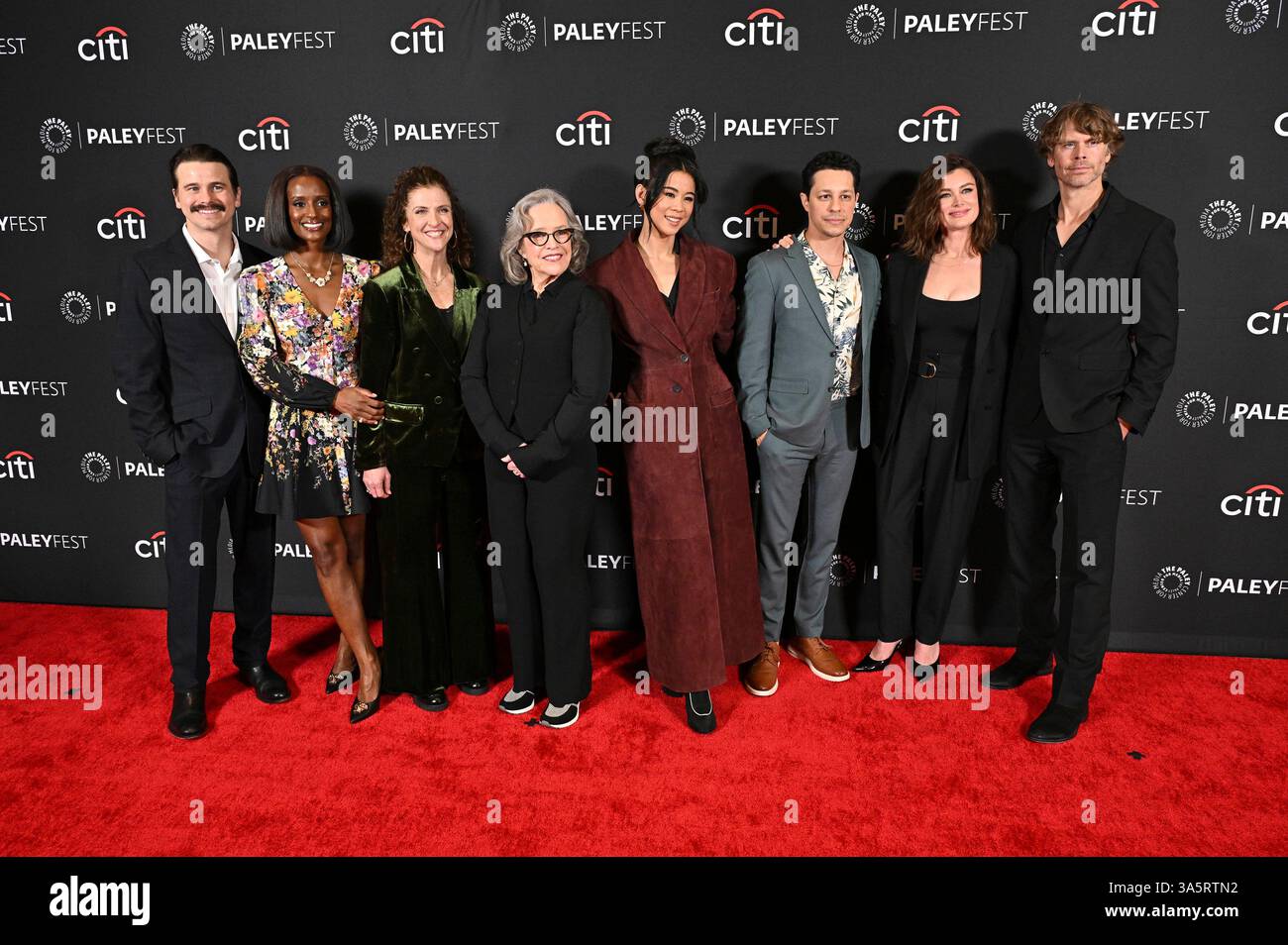 Jason Ritter, Skye P. Marshall, Jennie Snyder Urman, Kathy Bates, Leah ...