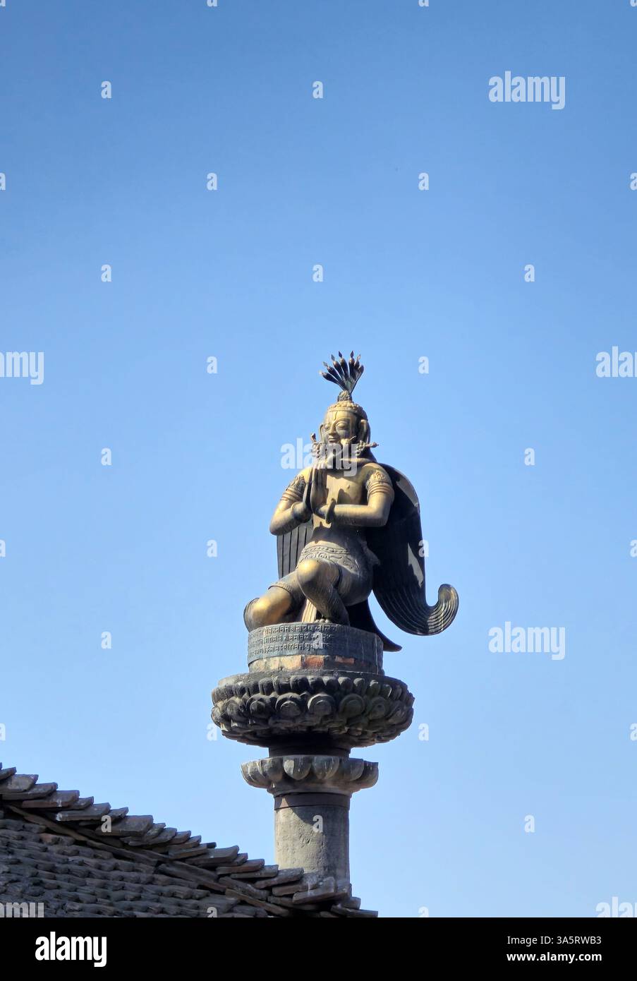 Statue of King Yoganarendra Malla in Bhaktapur, Nepal Stock Photo - Alamy