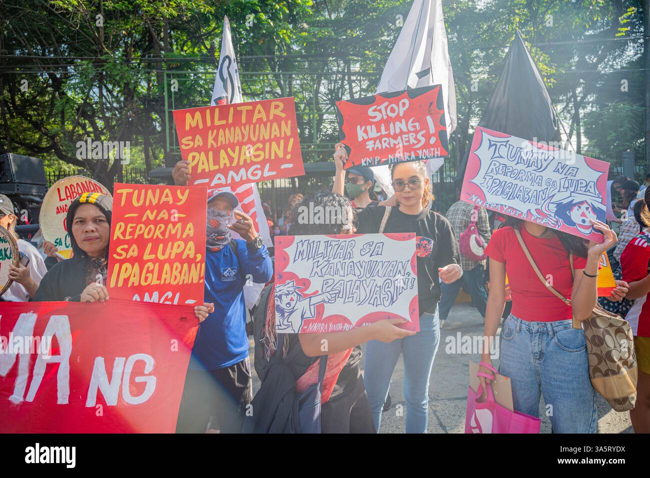 March 24, 2025, Quezon City, Quezon, Philippines: Farmers hold up ...