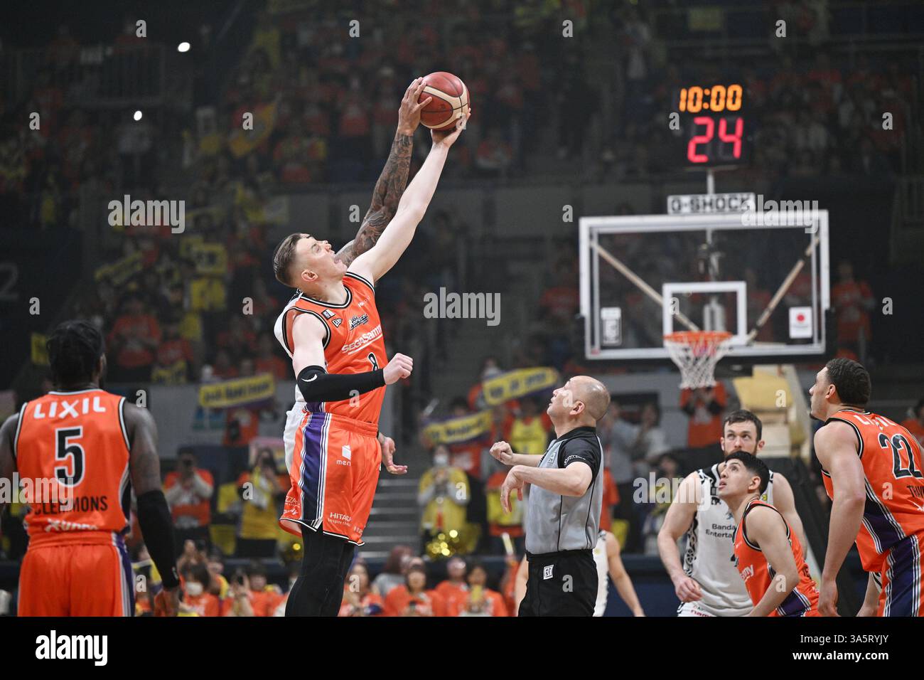 Tip off/General view, James Michael McAdoo (Susanoo Magic), Josh ...