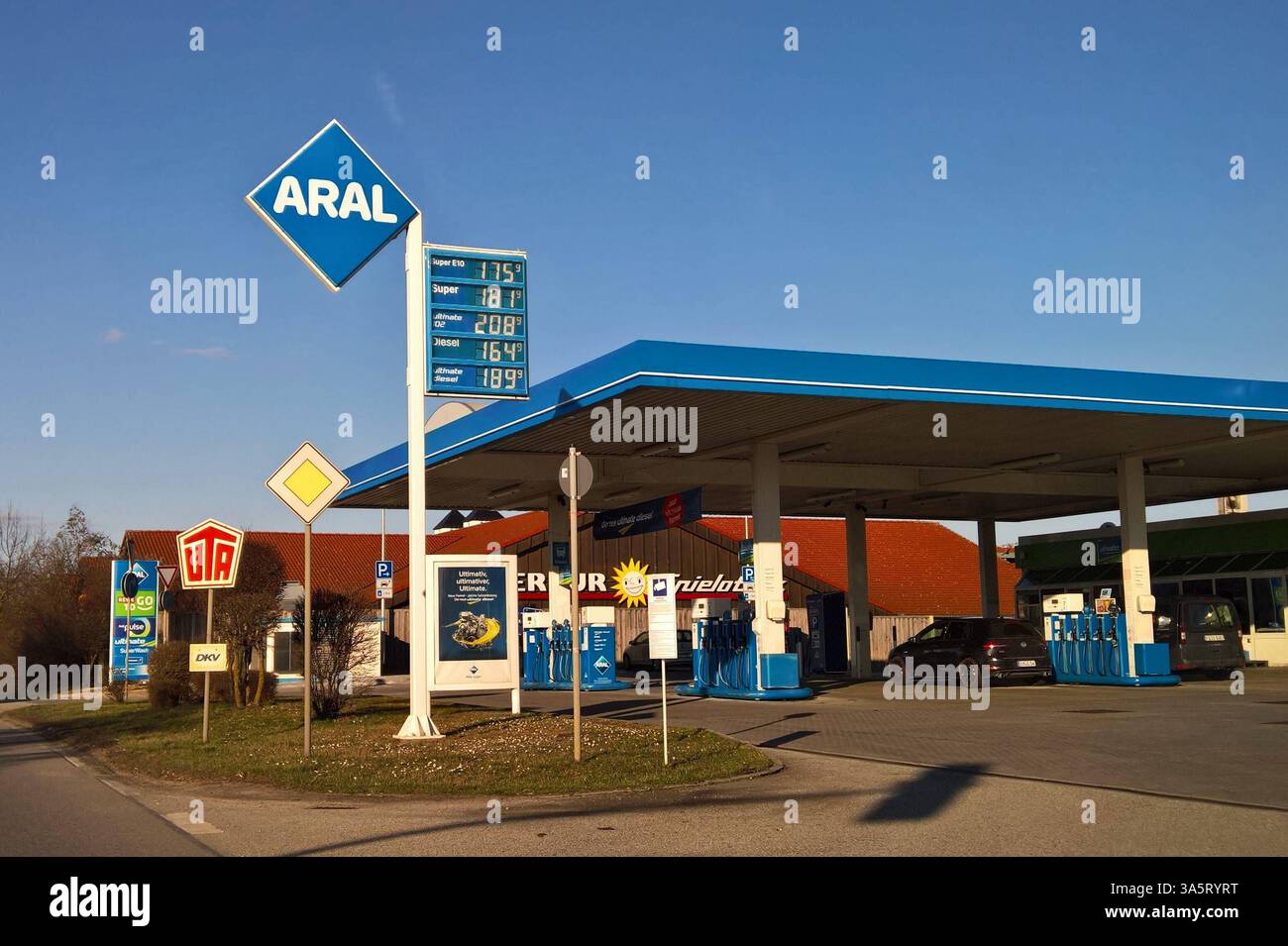 Aral Tankstelle. Die Aral AG ist ein Mineralölunternehmen des BP ...