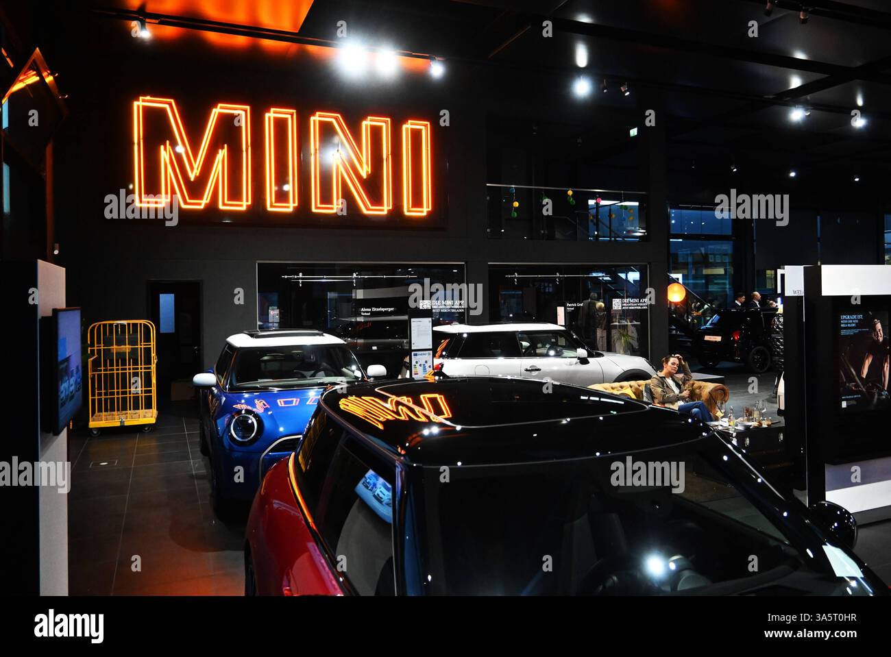 Mini ist eine Anfang 2001 unter Federführung der BMW Group, von Rover ...