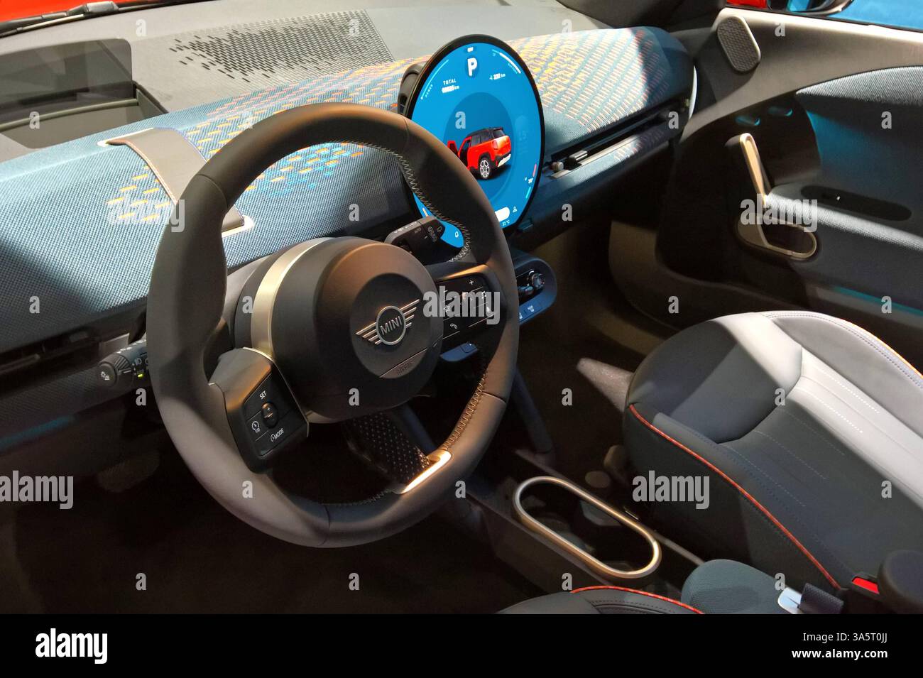 Mini ist eine Anfang 2001 unter Federführung der BMW Group, von Rover ...