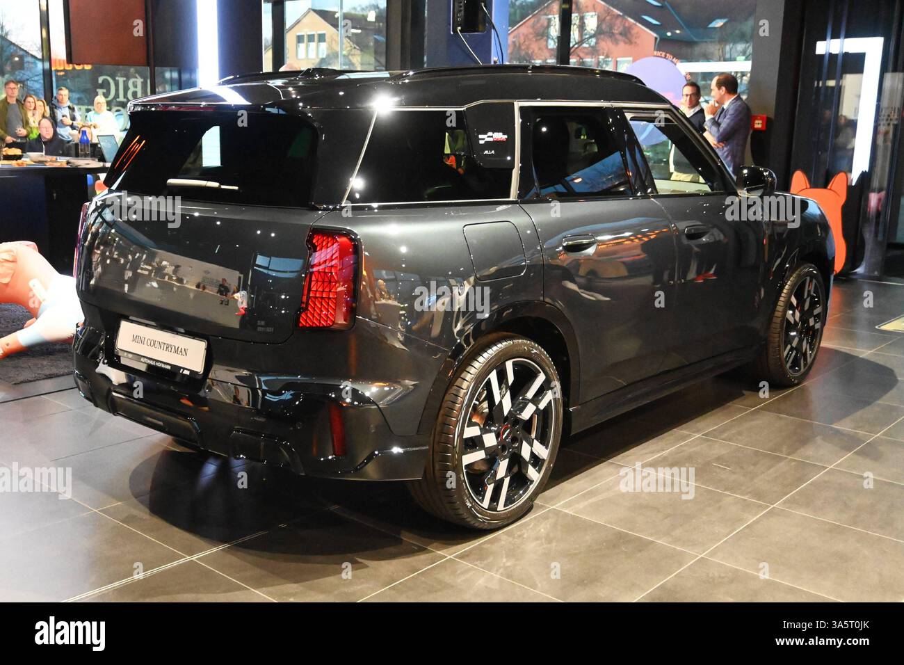 Mini ist eine Anfang 2001 unter Federführung der BMW Group, von Rover ...