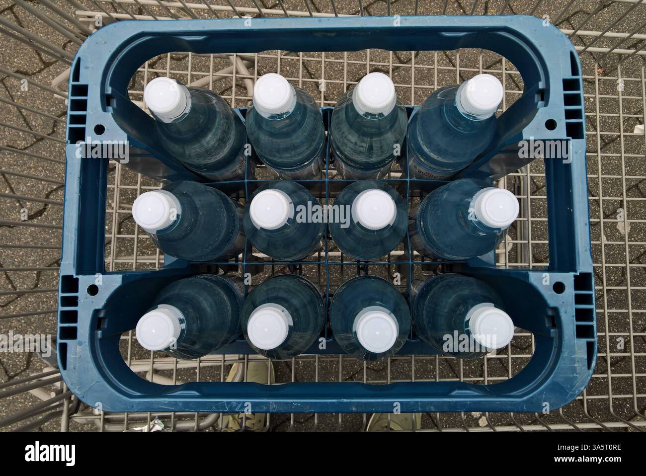 Mineralwasser - Kasten, Pfand bzw Mehrweg - Pfandflaschen aus Plastik ...