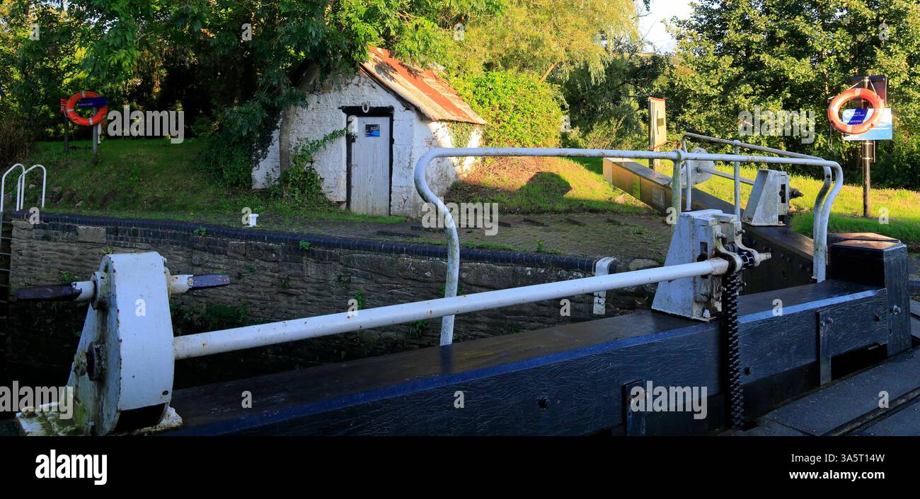 Saltford lock on the river Avon, Saltford village, near Bristol, South ...