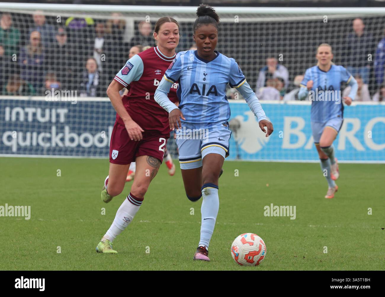 LONDON, ENGLAND - L-R Verena Hanshaw of West Ham United and Jessica Naz ...
