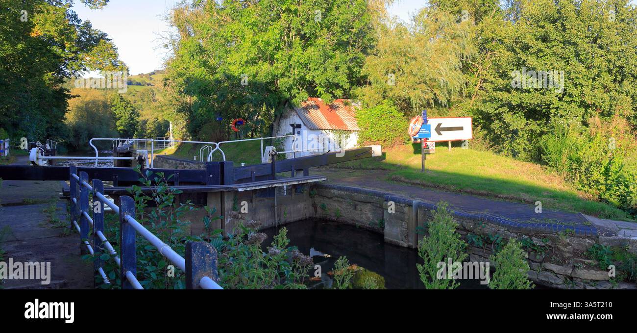 Saltford lock on the river Avon, Saltford village, near Bristol, South ...