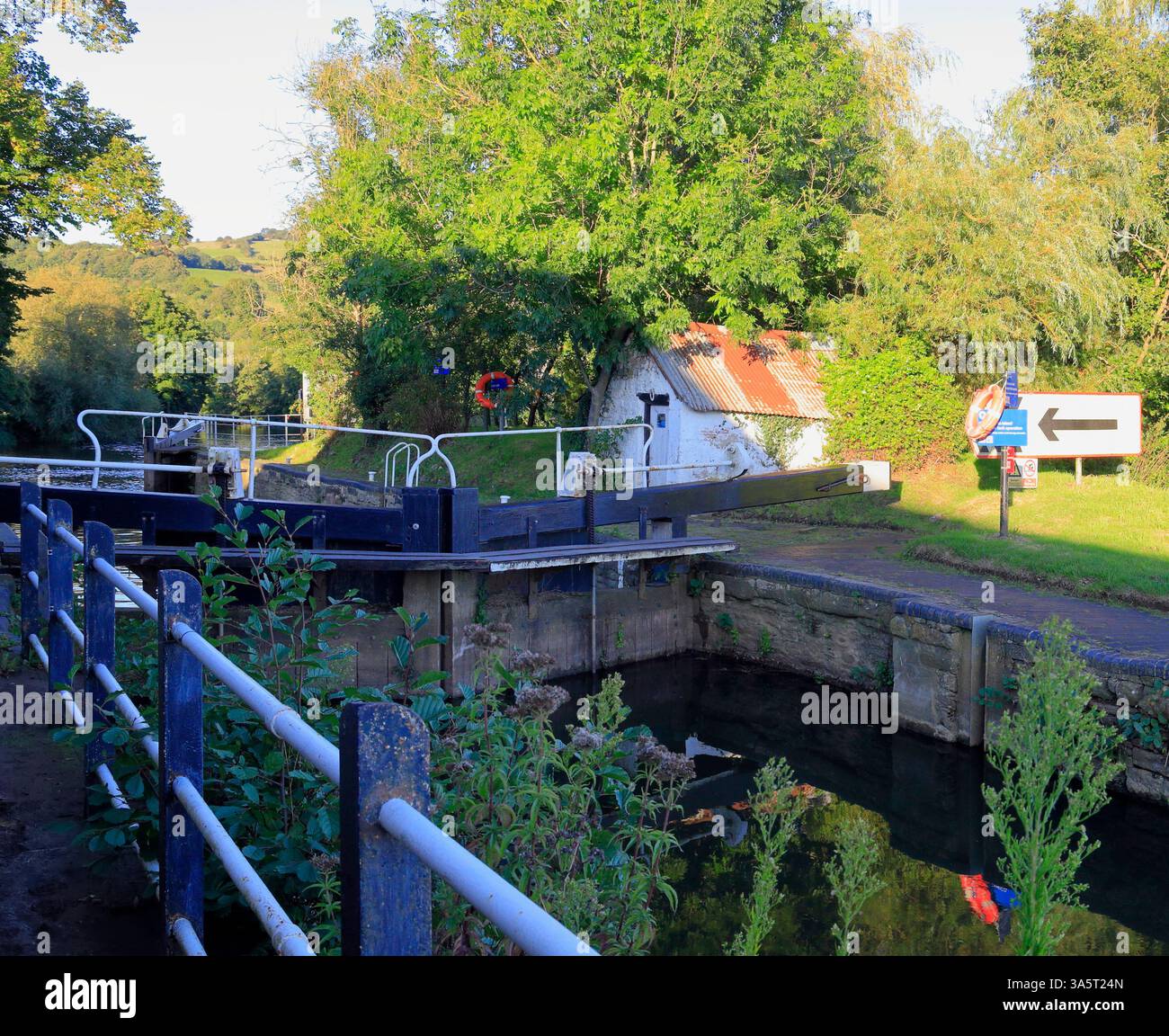 Saltford lock on the river Avon, Saltford village, near Bristol, South ...