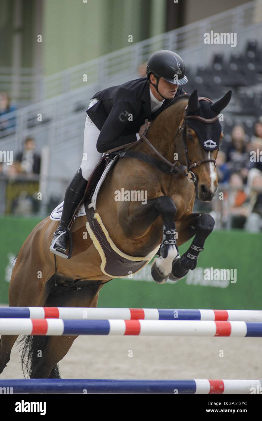 Thomas HIMMELMAYER (AUT) riding PAPILLON D'AZUR during the Saut Hermes ...