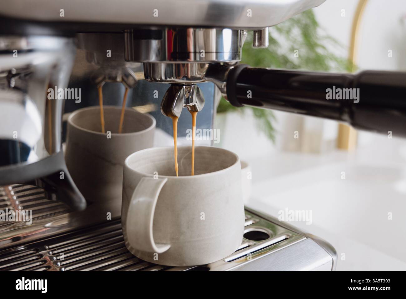 Coffee machine barista hi-res stock photography and images - Alamy
