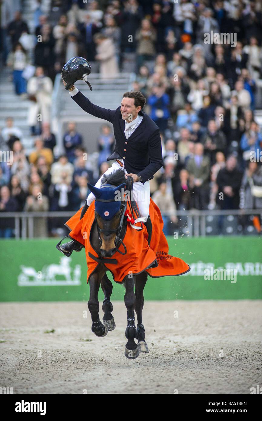 Simon DELESTRE (FRA) riding CAYMAN JOLLY JUMPER during the Saut Hermes ...