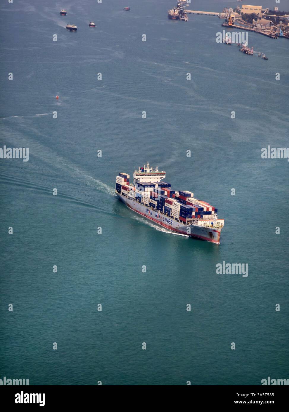 A Wan Hai container ship Stock Photo - Alamy