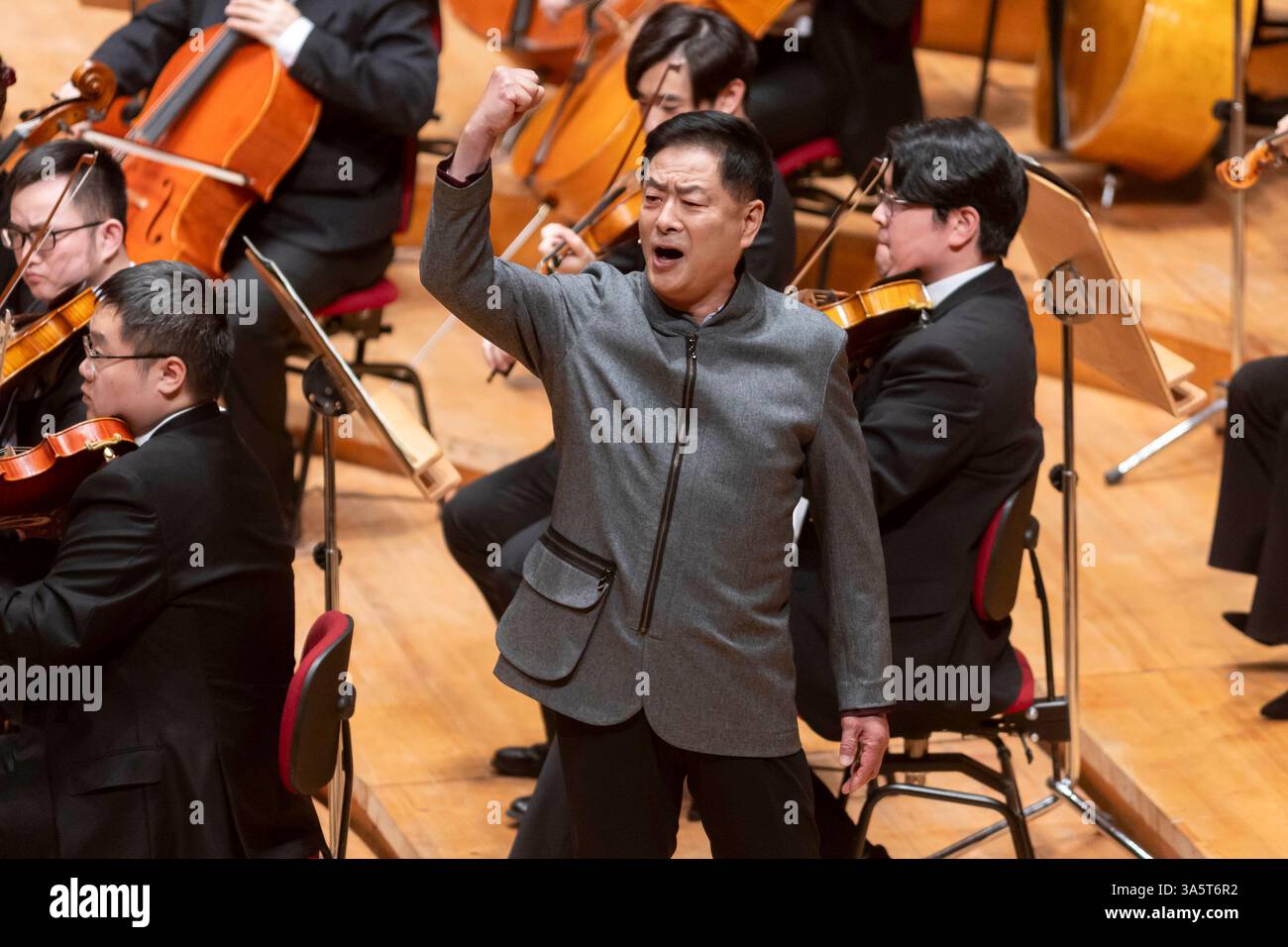 (250324) -- SHANGHAI, March 24, 2025 (Xinhua) -- Chinese actor Pu ...