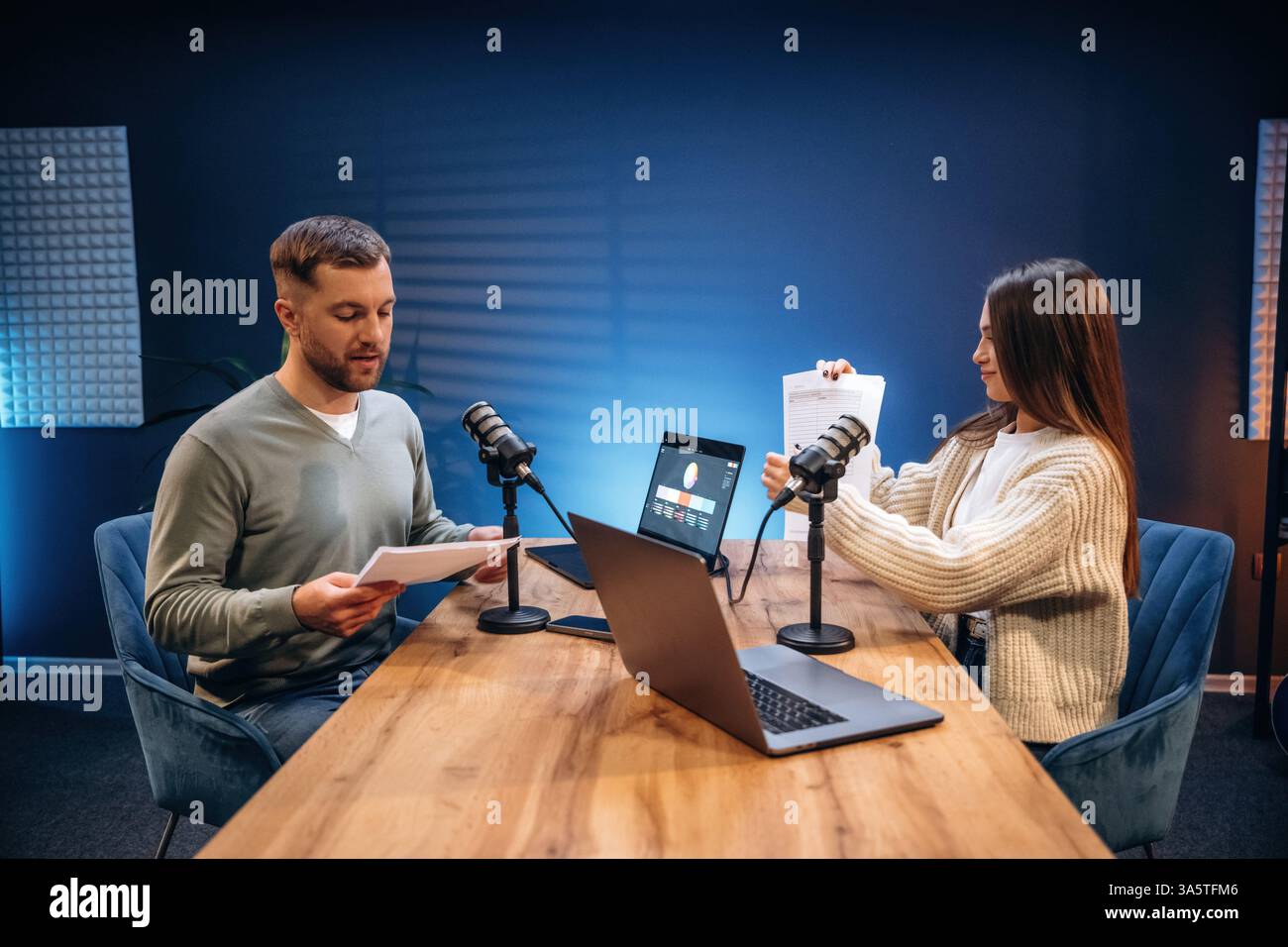Male radio presenter laptop hi-res stock photography and images - Alamy