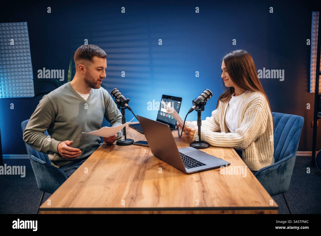 Male radio presenter laptop hi-res stock photography and images - Alamy