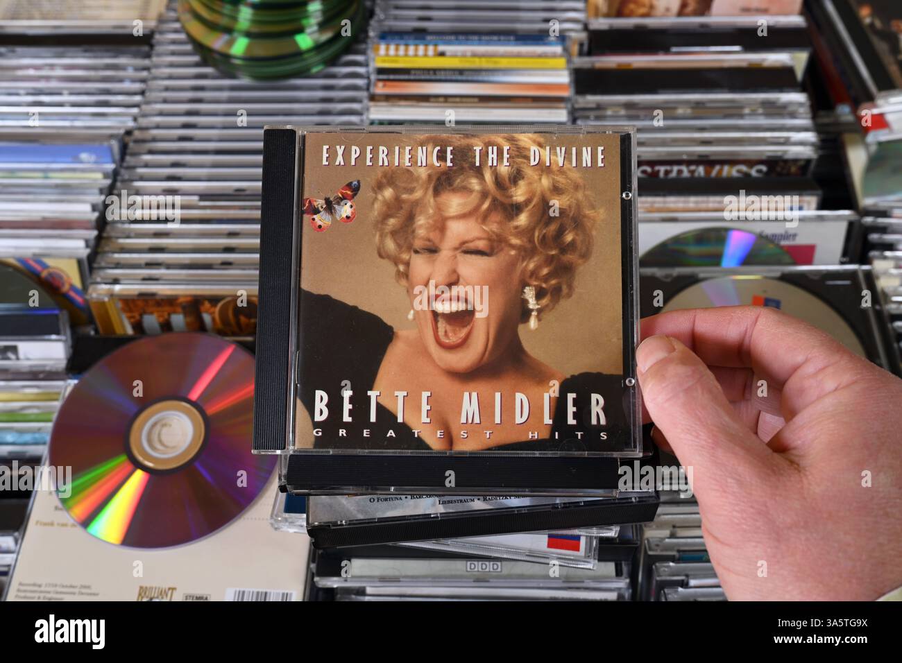CD Album: Bette Midler – Experience The Divine (Greatest Hits Stock ...