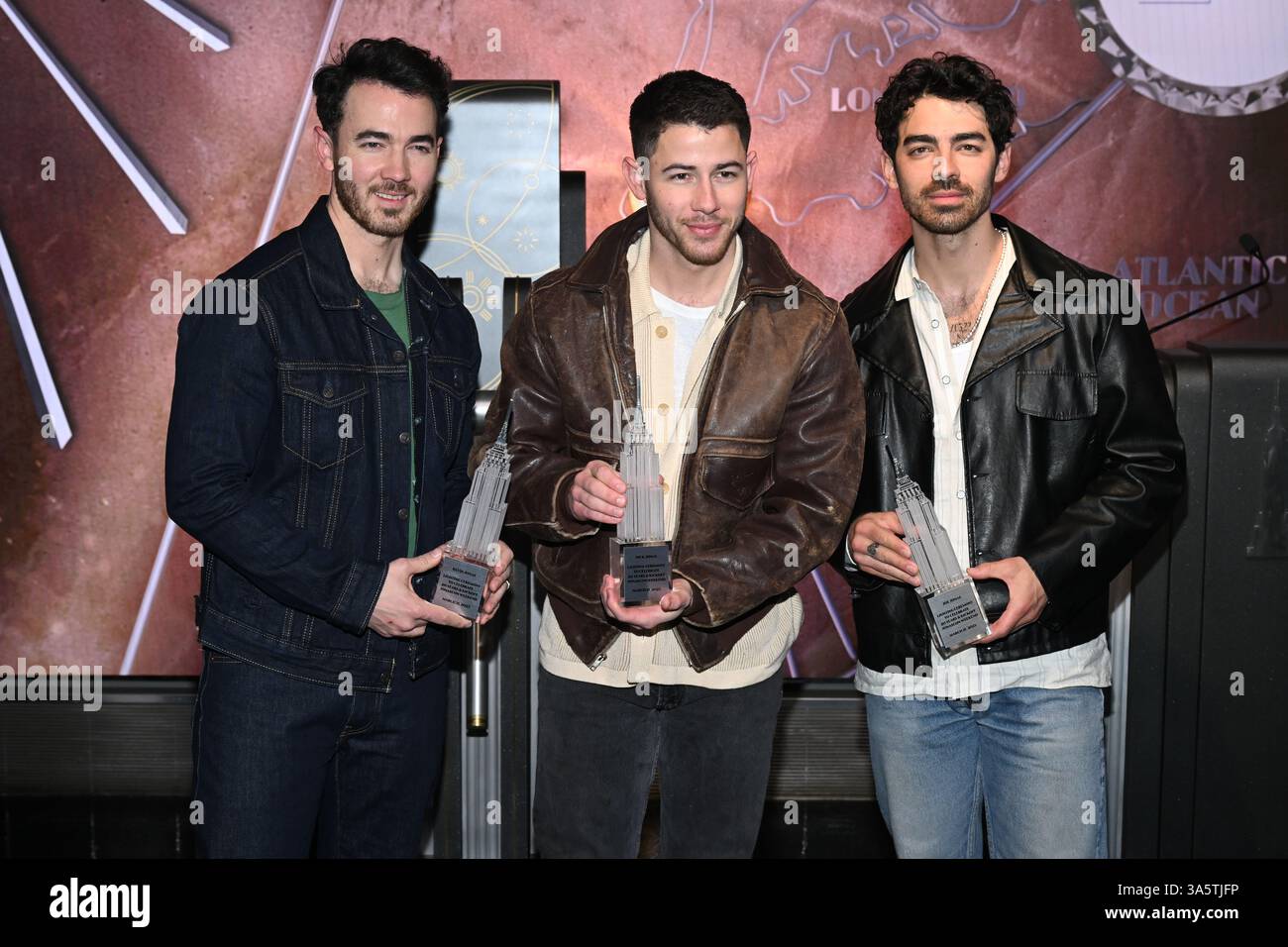 Nick and joe jonas hi-res stock photography and images - Alamy