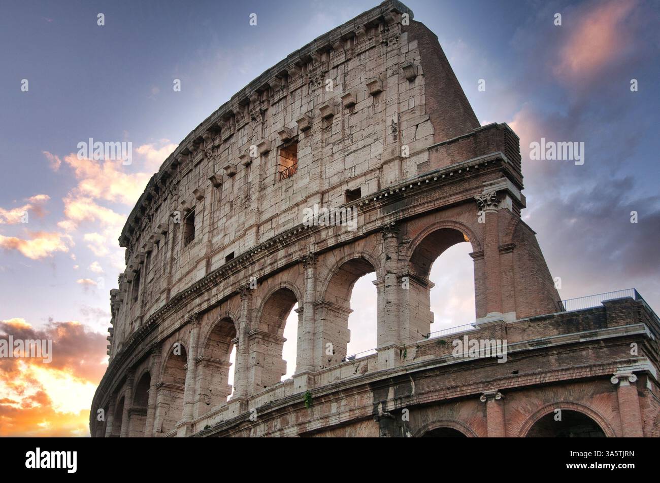 Rome colosseum stands majestically hi-res stock photography and images ...