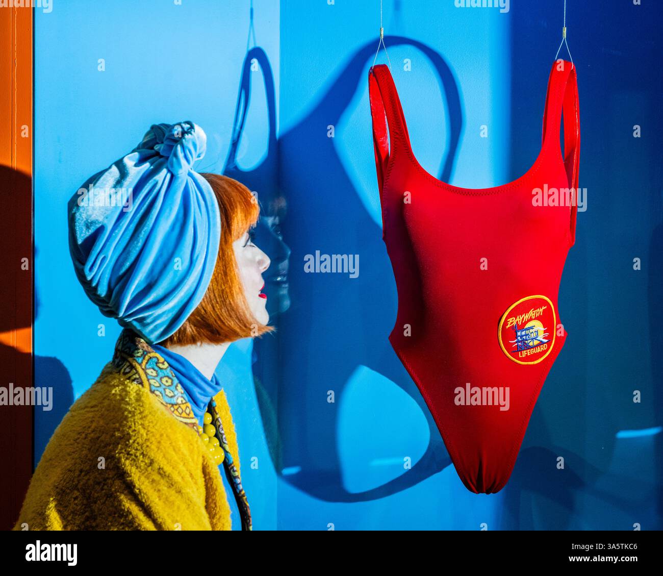 Pamela anderson baywatch hi-res stock photography and images - Alamy