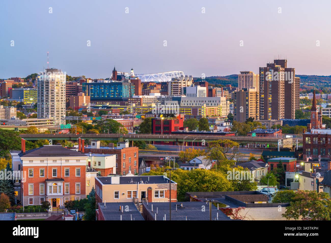 Syracuse, New York, USA town skyline at night Stock Photo - Alamy