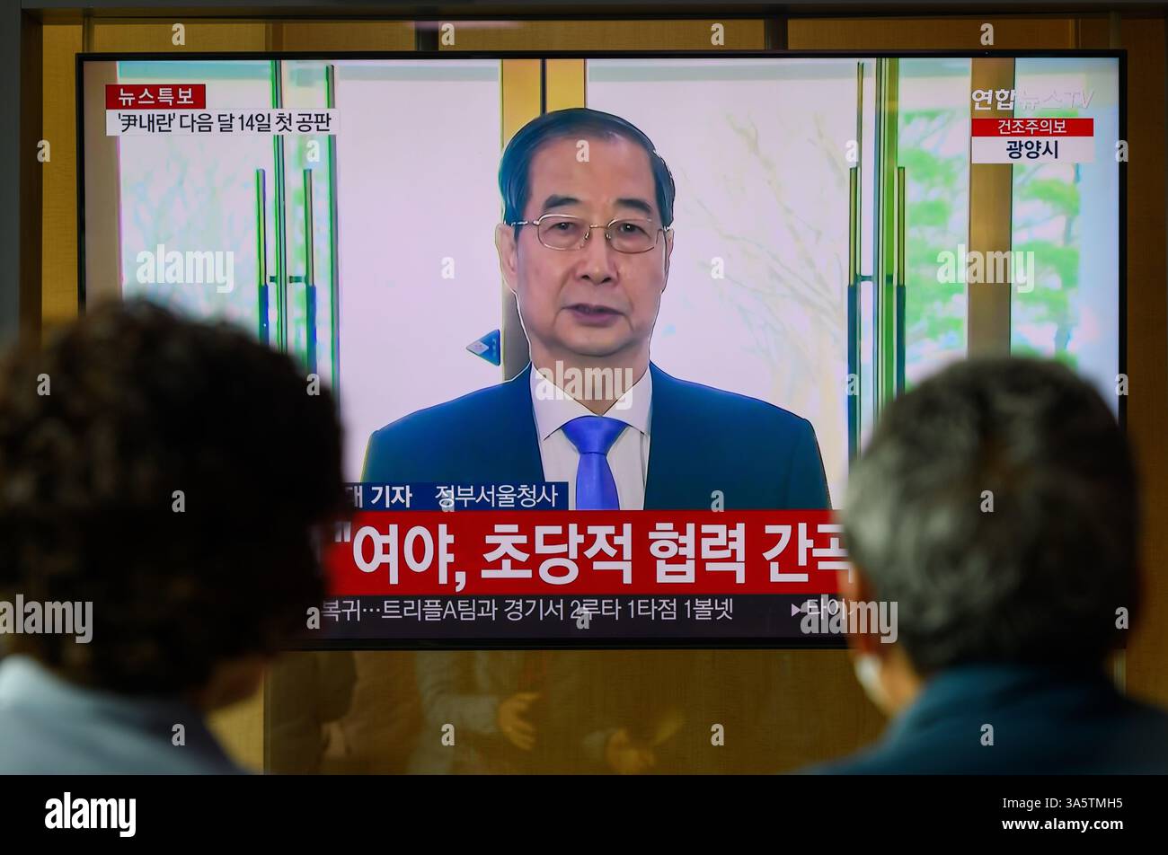 Seoul, South Korea. 24th Mar, 2025. A 24-hour Yonhap news TV broadcast ...