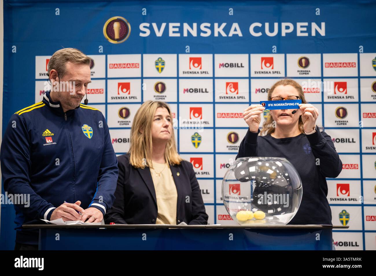 Stockholm, Sverige. 24th Mar, 2025. 250324 Martin Qvarmans Möller, förbundskapten u23, Alexandra ...