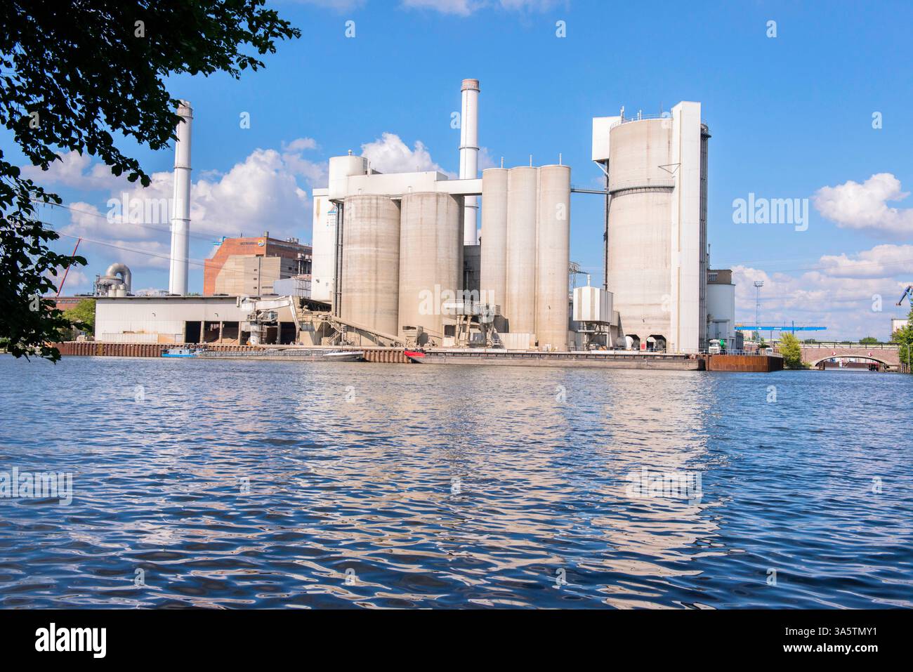Heizkraftwerk Klingenberg. The Power Plant or Heizkraftwerk Klingenberg ...