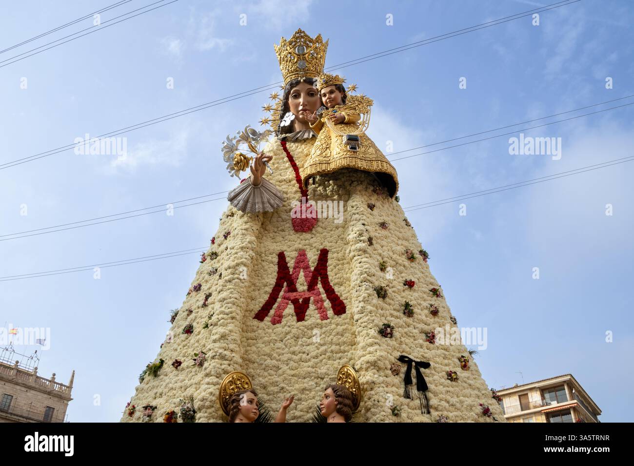 Floral mantle of Our Lady of the Forsaken in Valencia's Plaza de la ...
