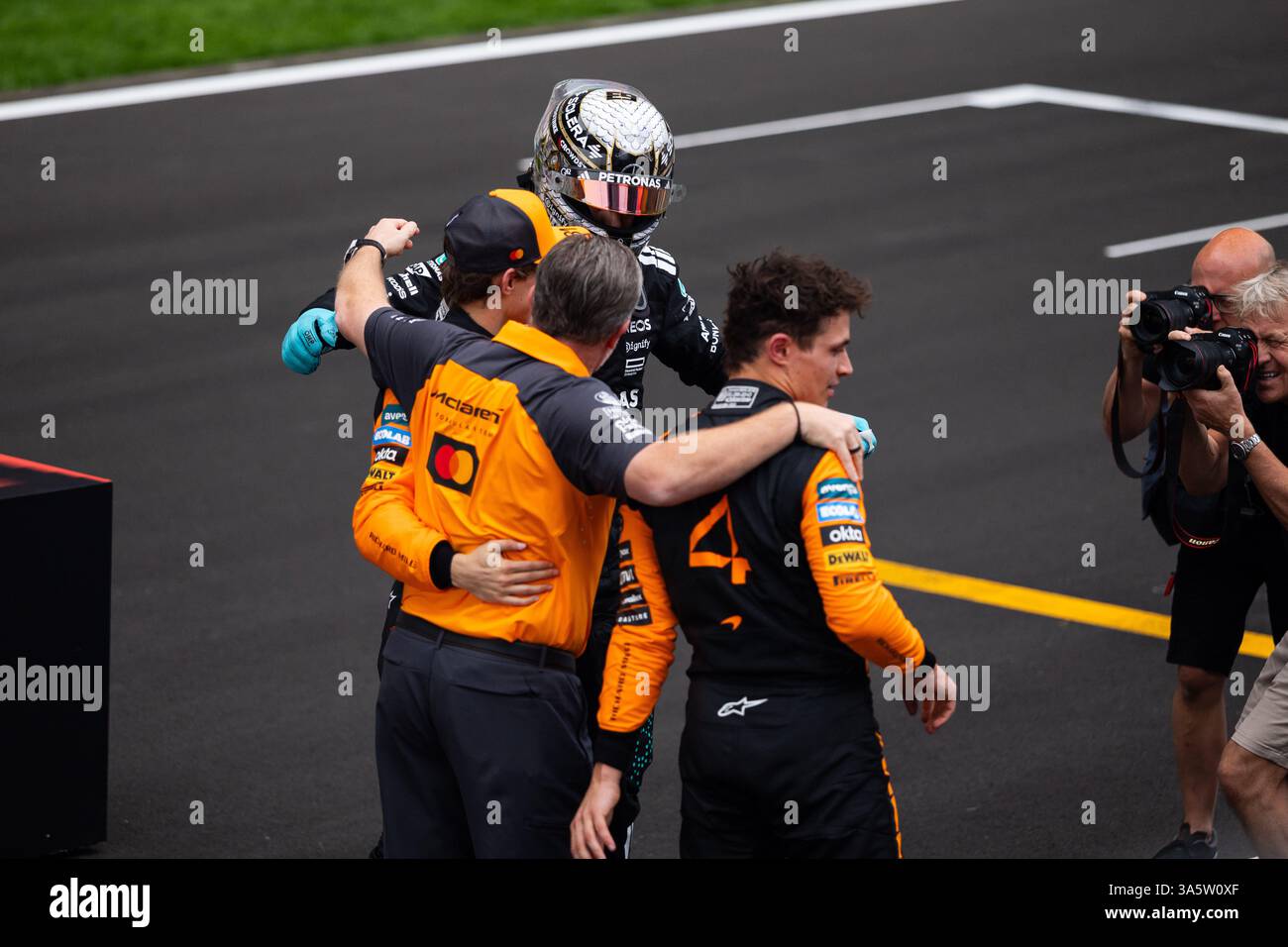 RUSSELL George (gbr), Mercedes AMG F1 Team W16, portrait, PIASTRI Oscar ...