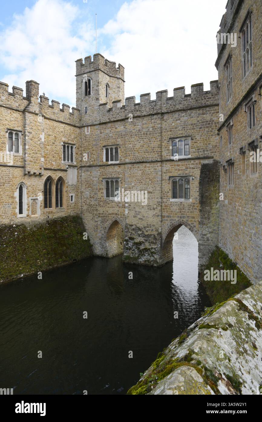 Leeds castle moat Stock Photo - Alamy
