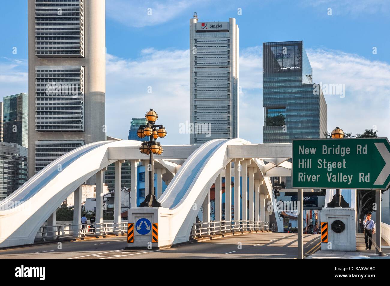 Singapore, Singapore - May 8, 2009: Elgin Bridge spans the Singapore ...