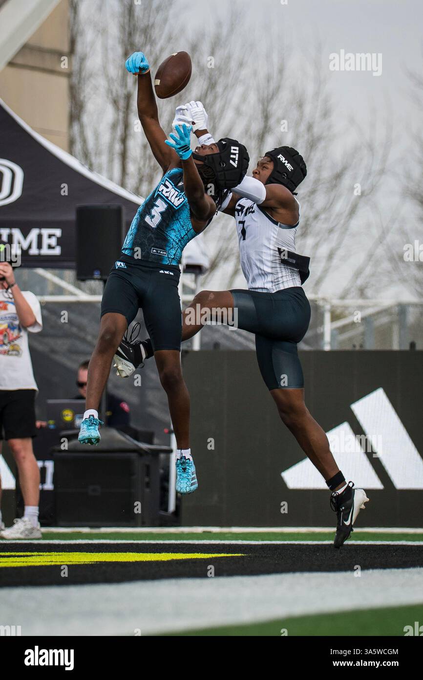 Miami Raw's Brysen Wright and Coastline Stars' Hayward Howard try to ...