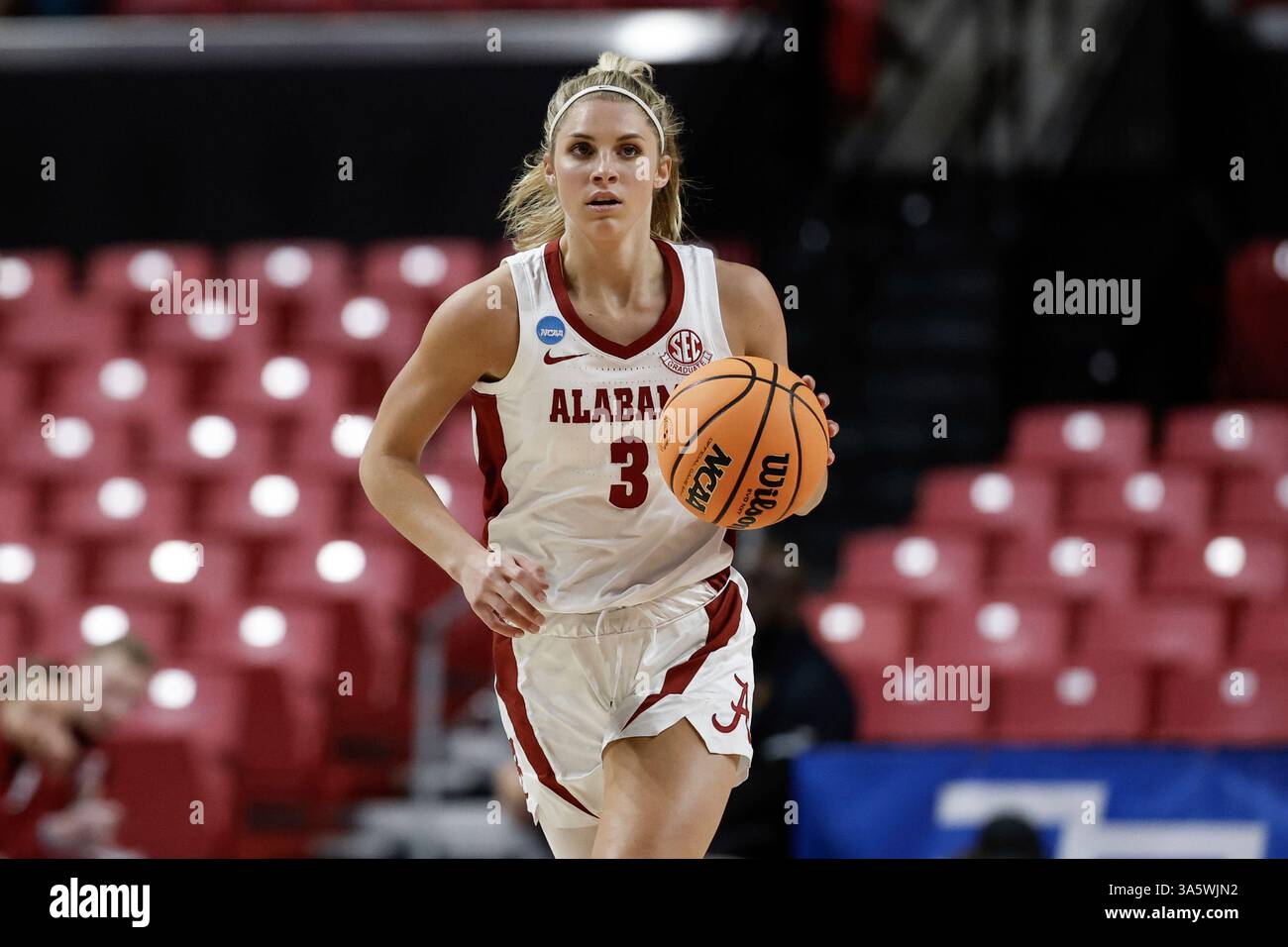 Alabama guard Sarah Ashlee Barker (3) brings the ball up court during ...
