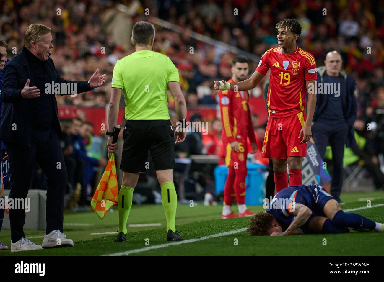 Valencia, Spain. 23rd Mar, 2025. Spain's Lamine Yamal (r) and ...