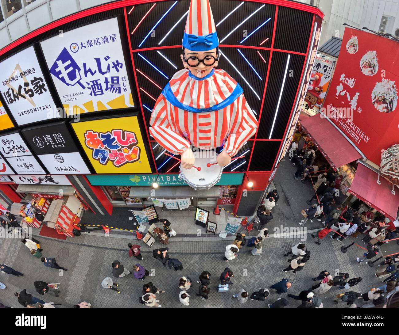 A photo shows the three-dimensional signboard of "Kuidaore Taro" in Osaka City, Osaka Prefecture ...