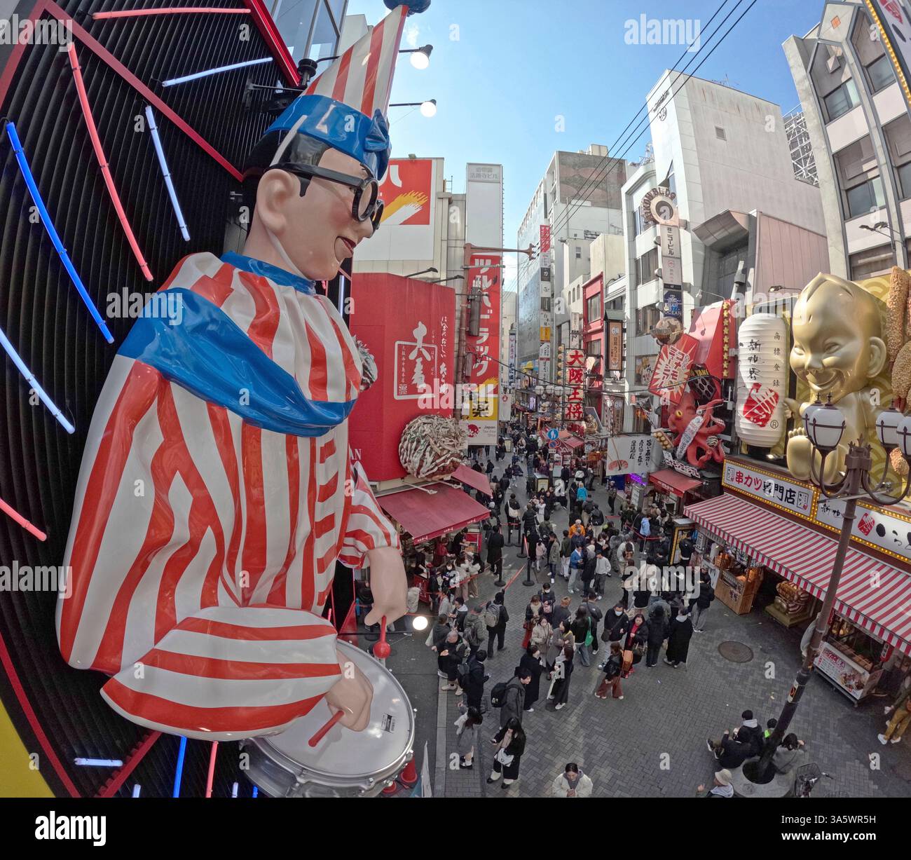 A photo shows the three-dimensional signboard of "Kuidaore Taro" in ...