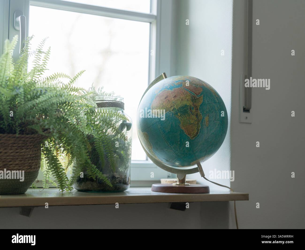 World landmarks globe hi-res stock photography and images - Alamy