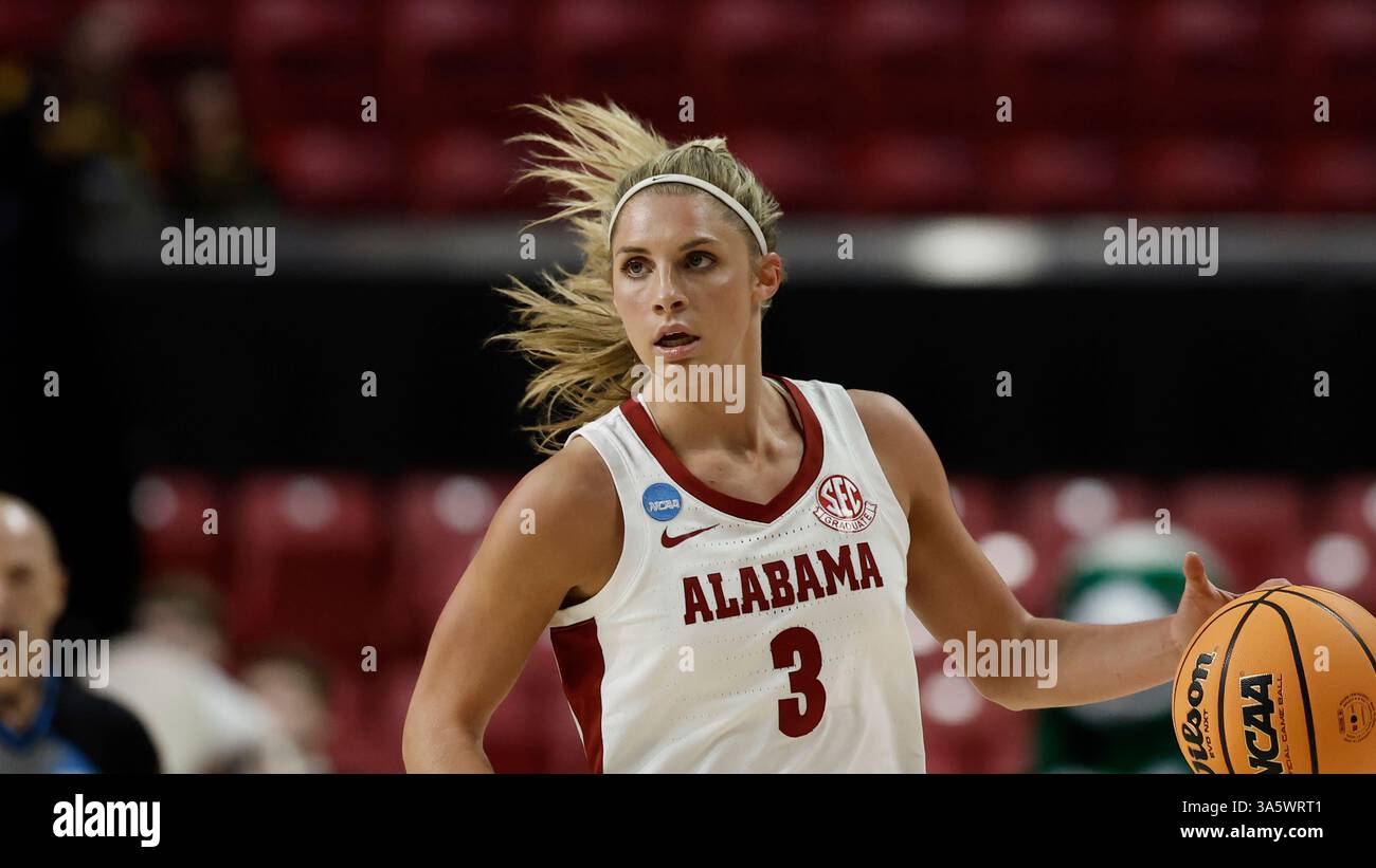 Alabama guard Sarah Ashlee Barker (3) brings the ball up court during ...