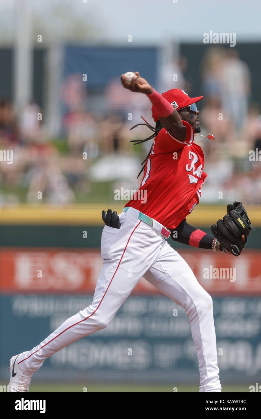 Goodyear, AZ. USA; Cincinnati Reds shortstop Elly De La Cruz (44 ...