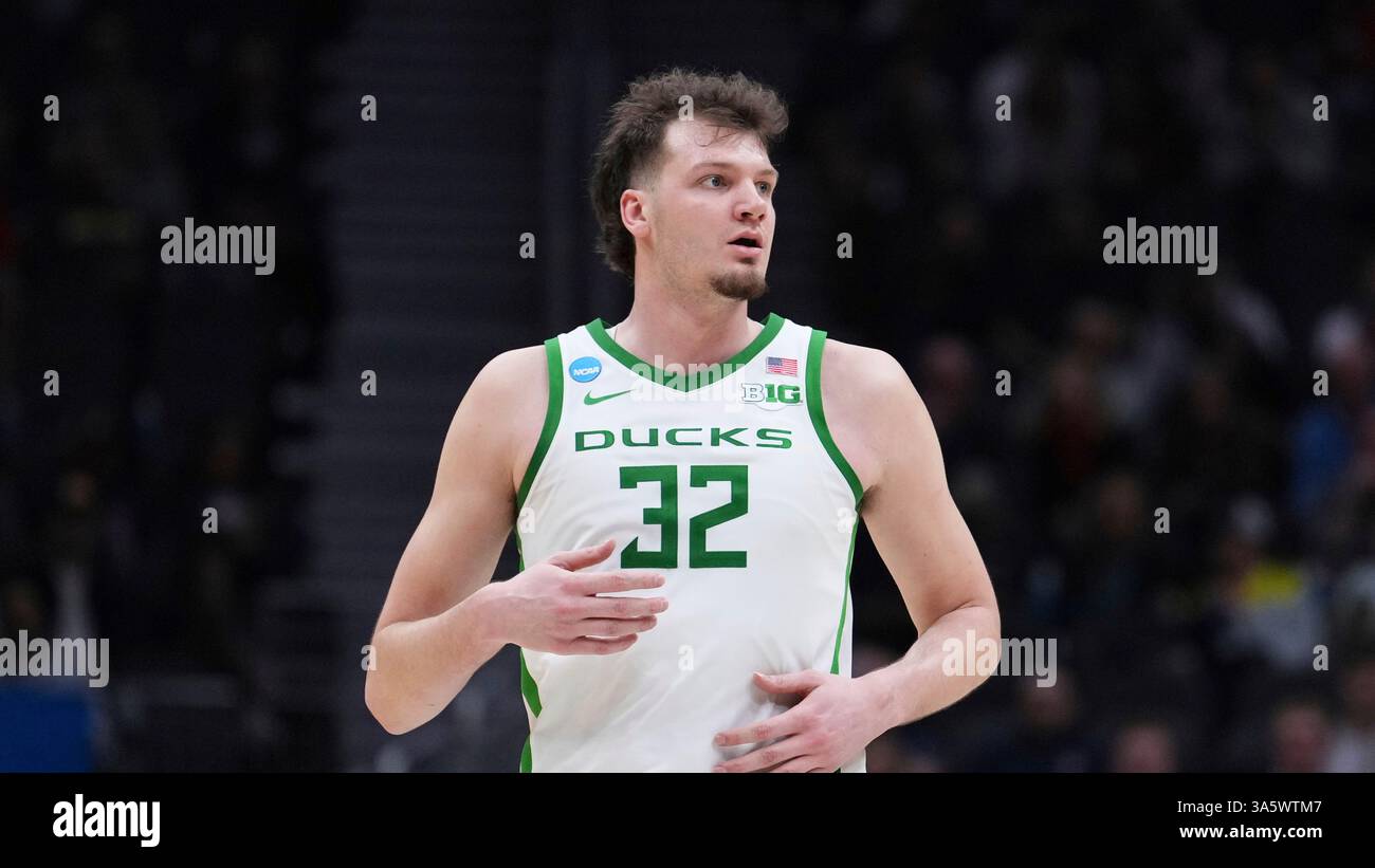 Oregon center Nate Bittle during the second half in the first round of ...