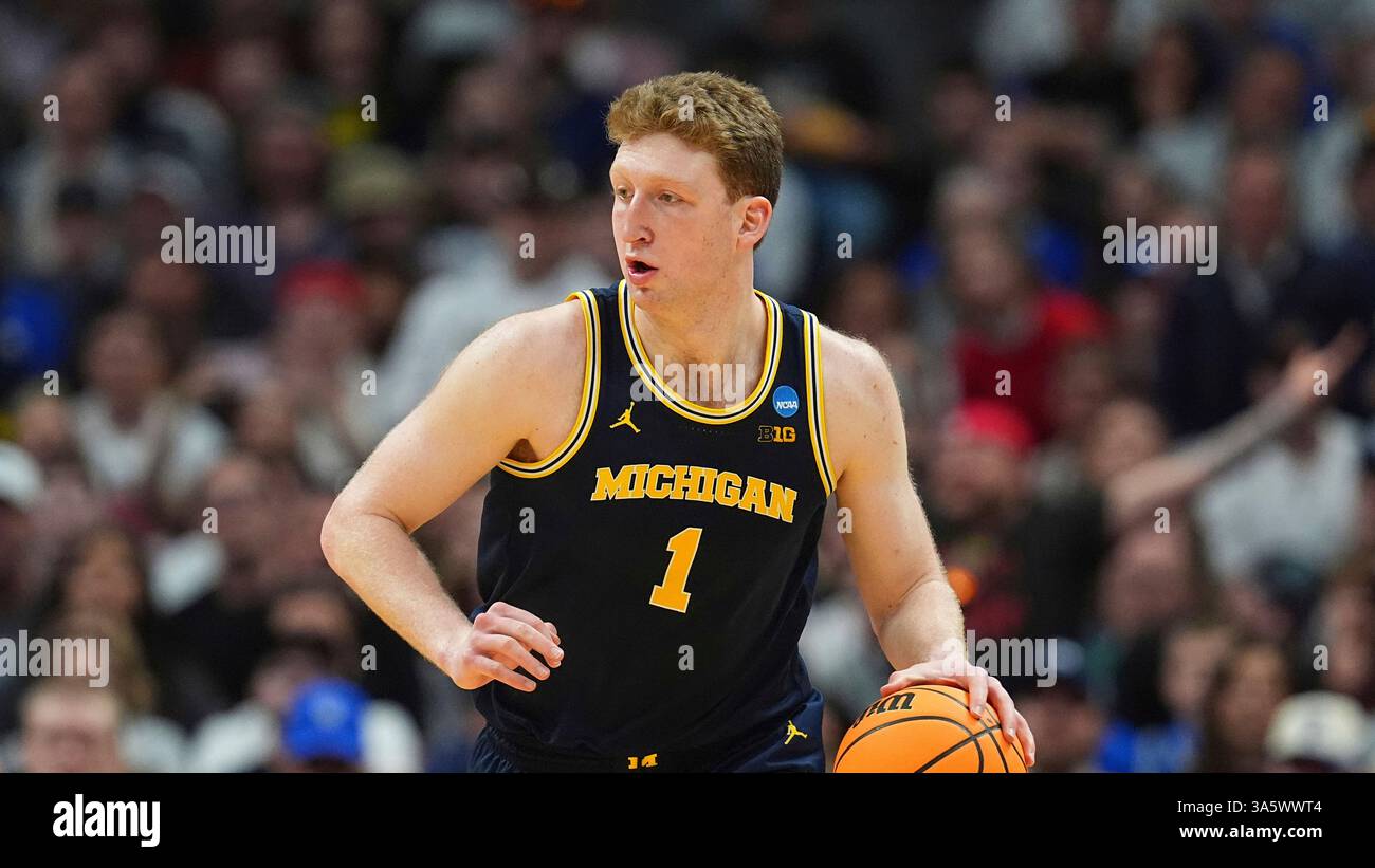 Michigan center Danny Wolf (1) during the second half in the second ...