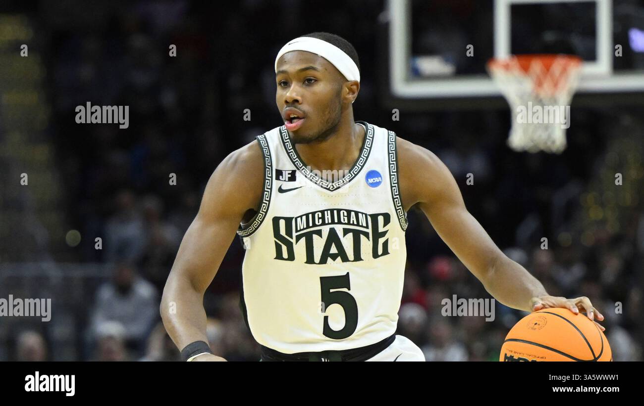 Michigan State guard Tre Holloman (5) brings the ball up court in the ...