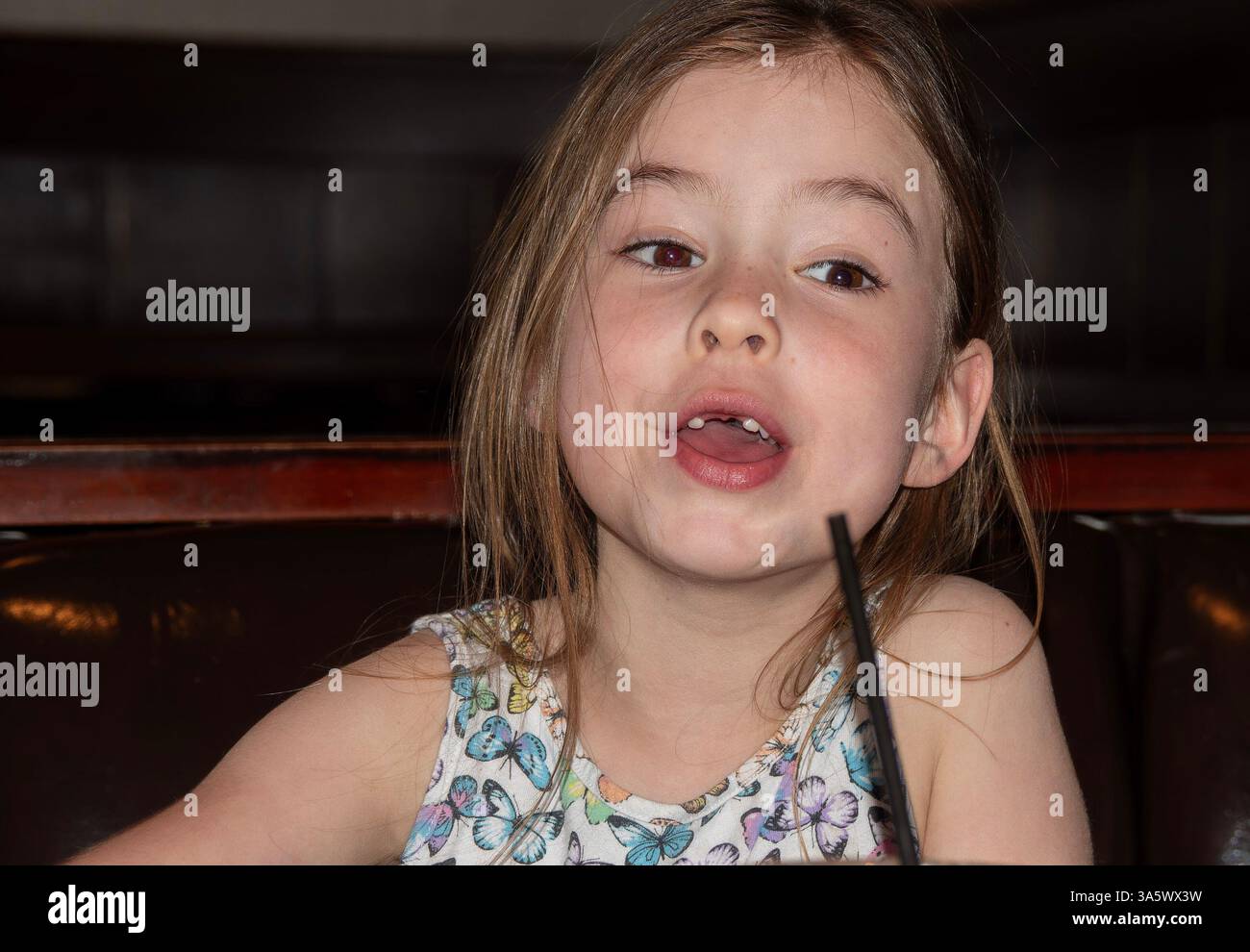 A child with her front teeth missing Stock Photo - Alamy