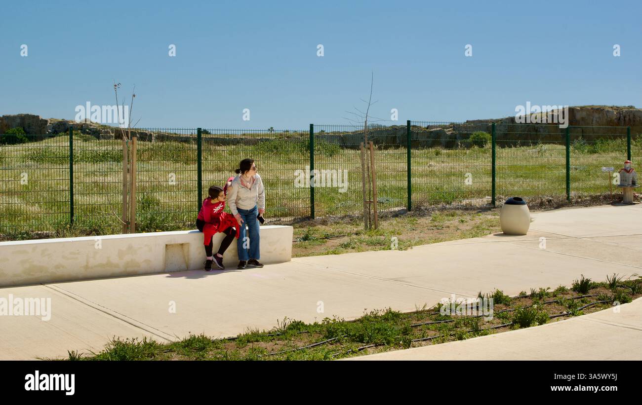 People relaxing on open grassy hi-res stock photography and images - Alamy