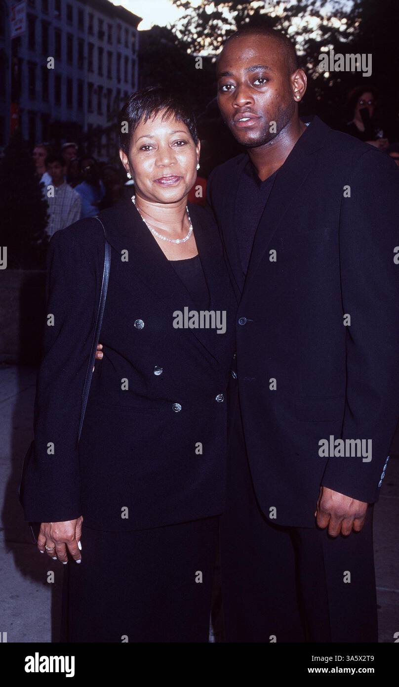 Aug. 23, 1999 - K16408HMc SD0823.''IN TOO DEEP'' PREMIERE CHELSEA WEST ...