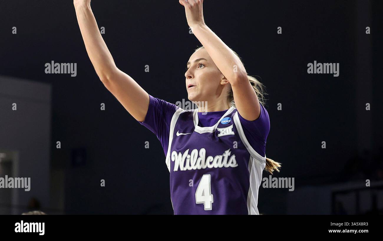 Kansas State's Serena Sundell (4) takes an open shot against Kentucky ...