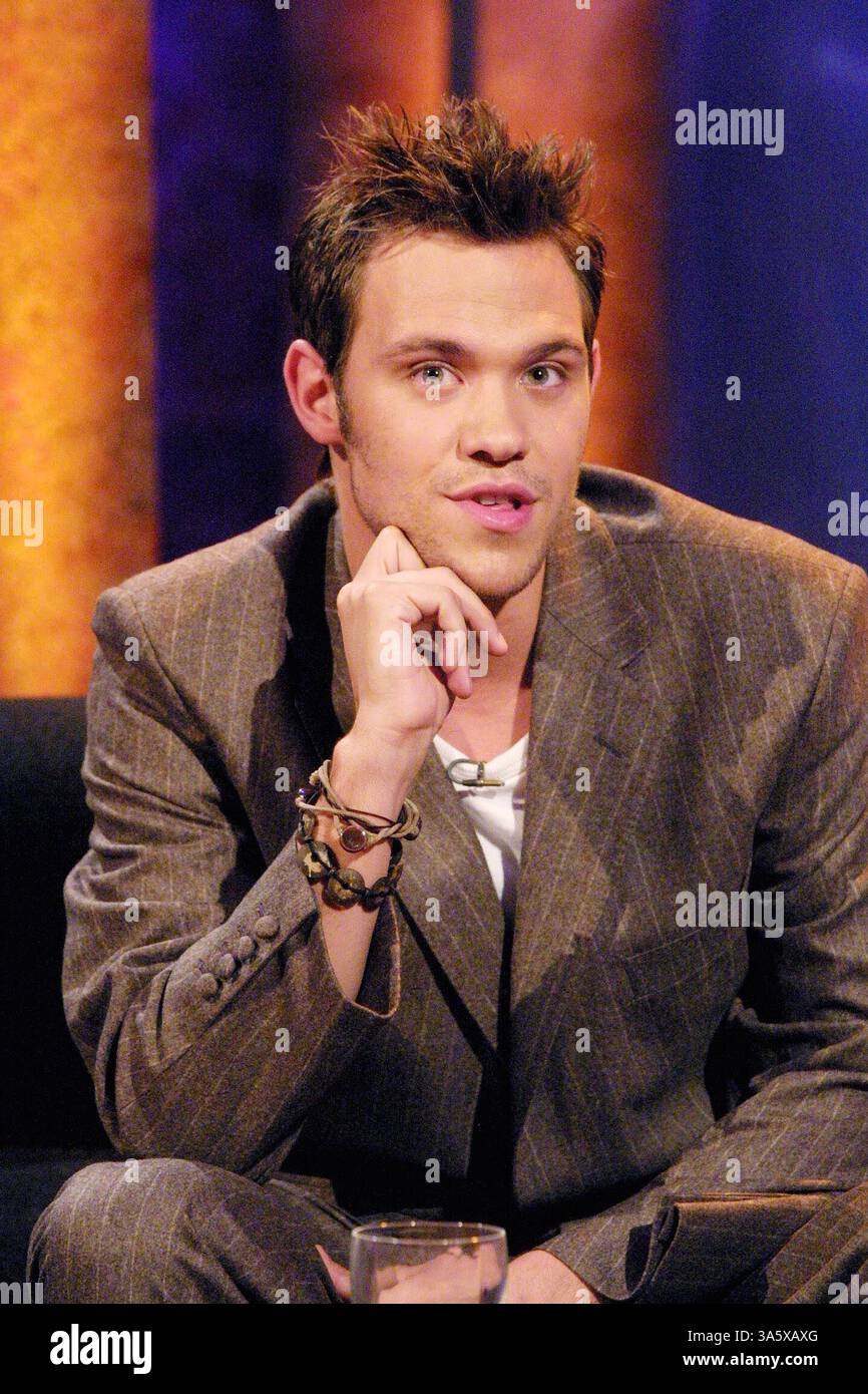 Will young pop idol 2002 winner hi-res stock photography and images - Alamy